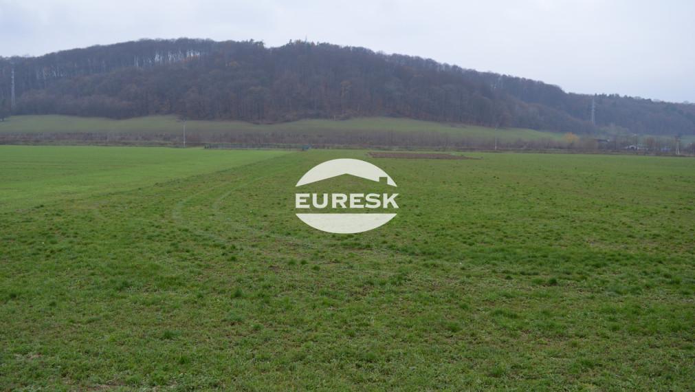 Na predaj rovinatý pozemok v Mysline. | EURESK s.r.o.